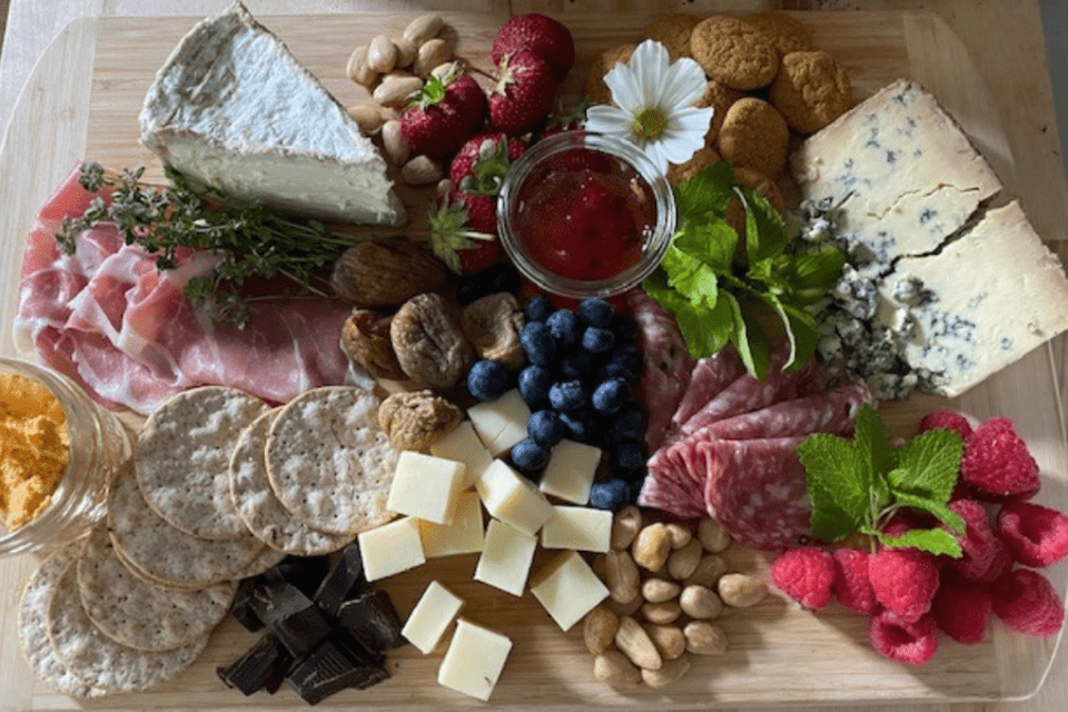 How to Set Up the Ultimate Cheese Board | New England Dairy